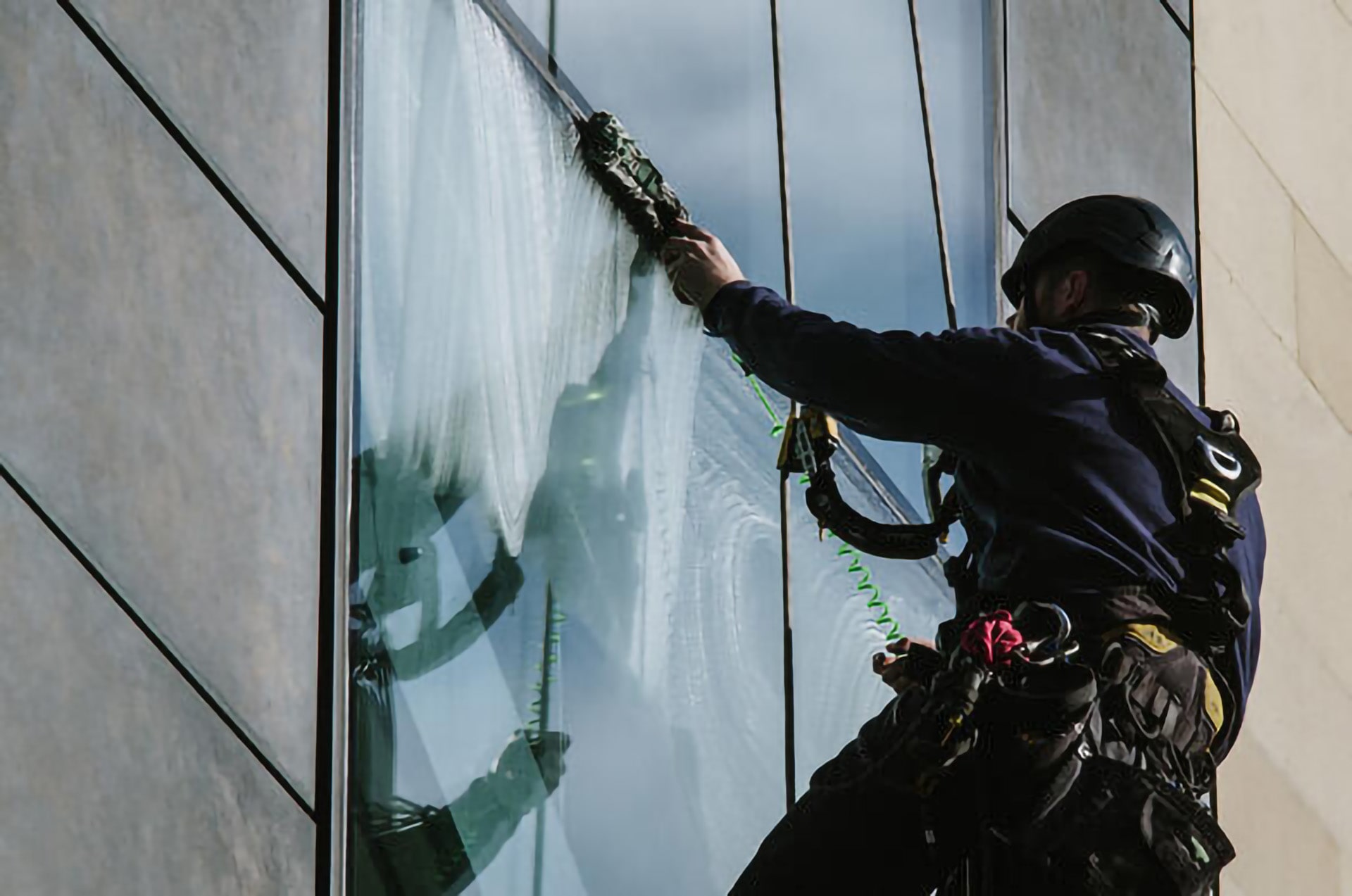 Why is Rope Access so popular in London? - Abseiling Window Cleaning London